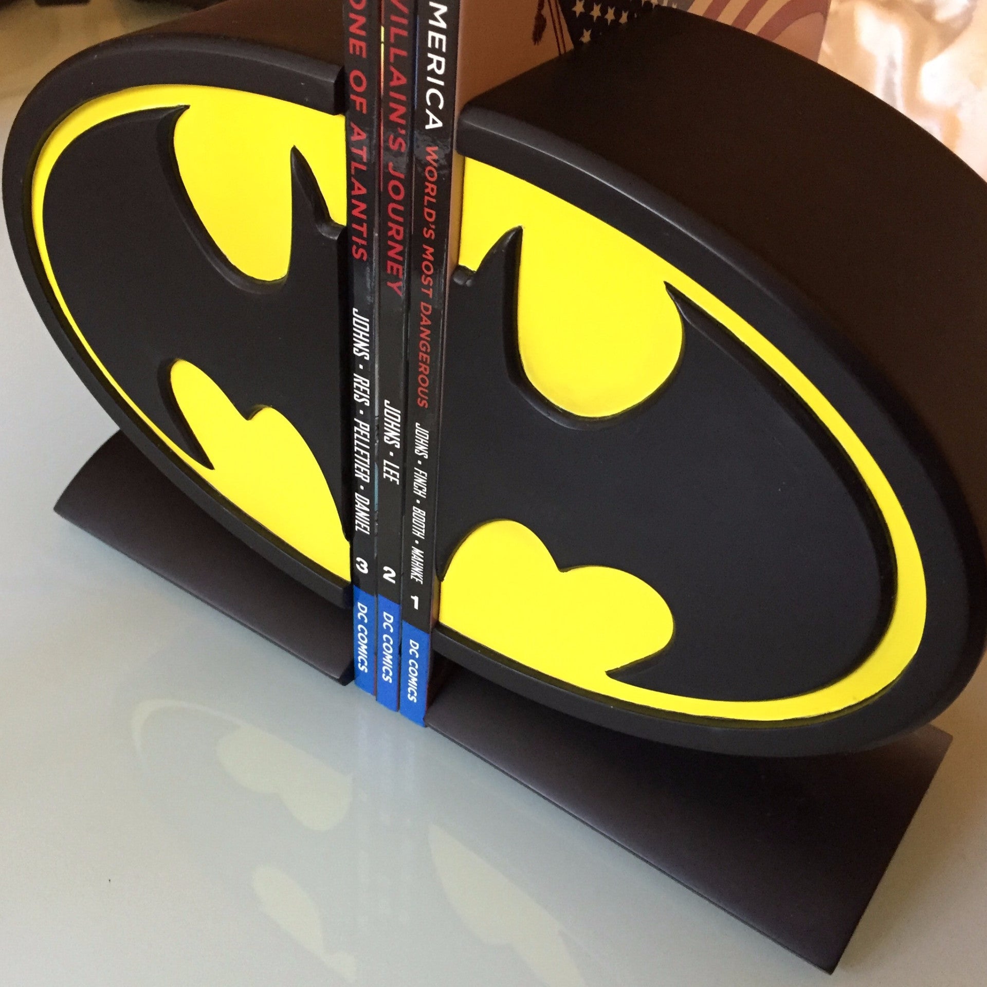 DC Comics Batman Logo Bookends – Icon Heroes