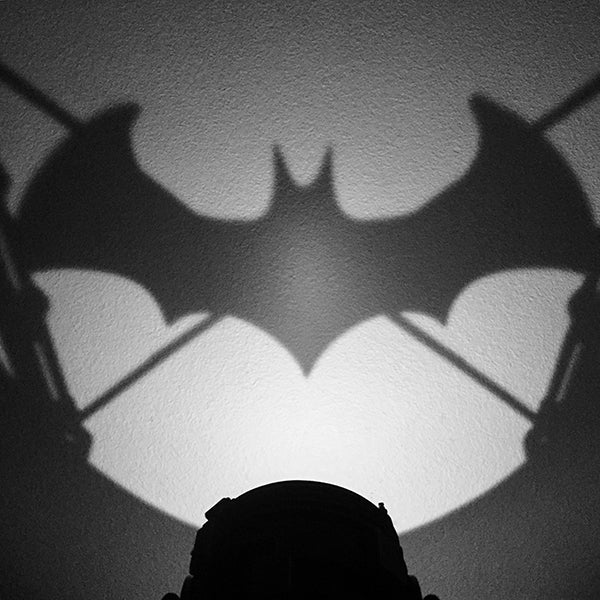 DC Comics Batman: Arkham Knight Bat-Signal Light Up Statue Icon Heroes ...